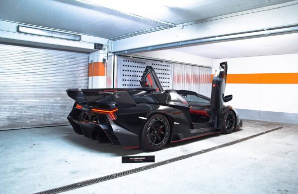 16-black-lamborghini-veneno-lp750-4-roadster-rear-side-details – RUF.LYF